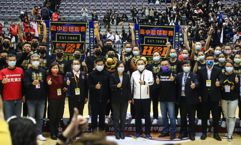 蔡總統賴清德現身HBL總決賽 肯定球員精彩表現 – 芋傳媒 TaroNews