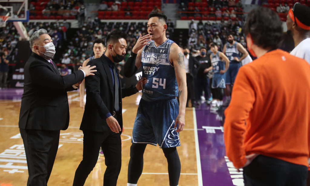 PLG球場衝突一度離席 領航猿：抗議判決、非罷賽 – 芋傳媒 TaroNews