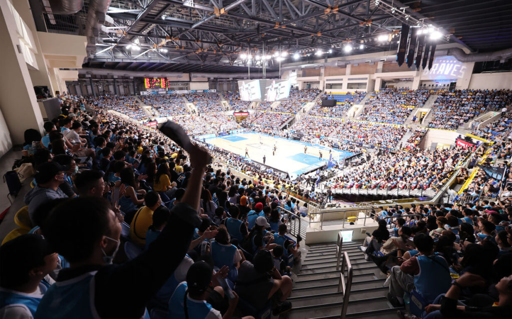 PLG總冠軍賽球迷丟水瓶 勇士教頭籲球迷理性 – 芋傳媒 TaroNews