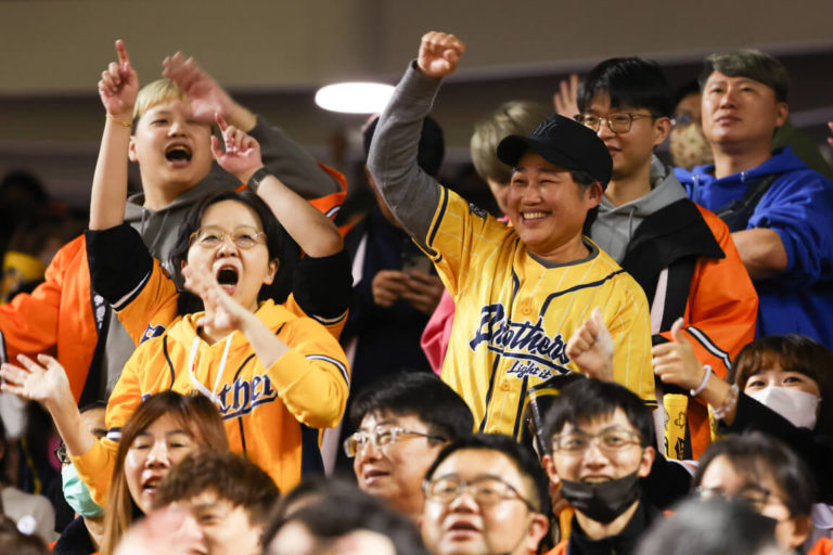 台北大巨蛋破3.7萬人 寫台灣棒球單場觀眾紀錄 – 芋傳媒 TaroNews