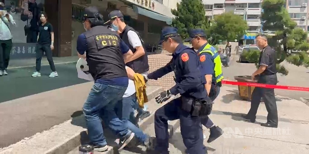 台中男持自拍棒及鋸子連傷2人 涉殺人未遂遭羈押 – 芋傳媒 TaroNews