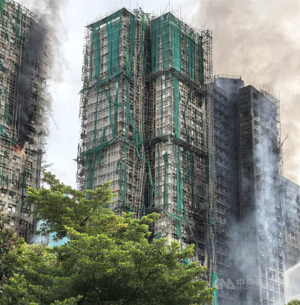 香港宏福苑惡火增至83死 仍有約300人失聯 – 芋傳媒 TaroNews