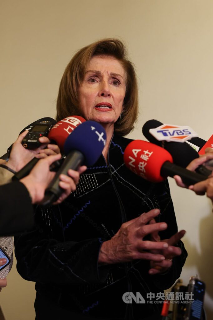 裴洛西不拚連任 感謝影片見專機夜間抵台、獲頒勳章 – 芋傳媒 TaroNews