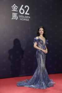 林依晨金馬紅毯驚艷美人魚 張震拜拜求糖盼奪影帝 – 芋傳媒 TaroNews